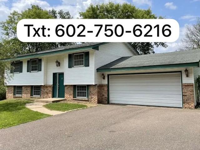 1717 Lamplight Dr, Woodbury, MN 55125