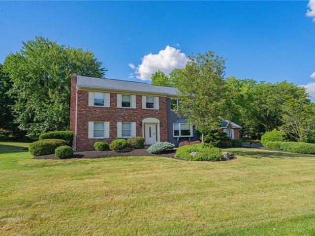 1717 Laurel Ln, Upper Macungie Township, PA 18069