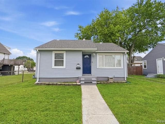 1717 Lindbergh St, Wyandotte, MI 48192