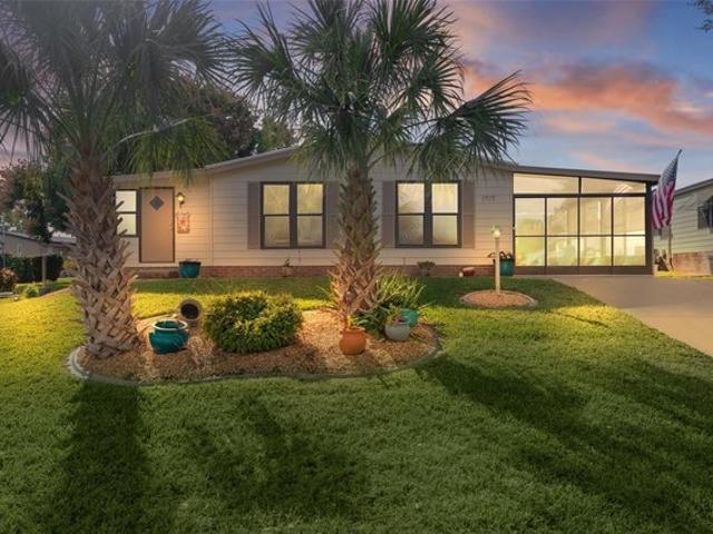 1717 Palm Aire Dr, Lady Lake, FL 32159