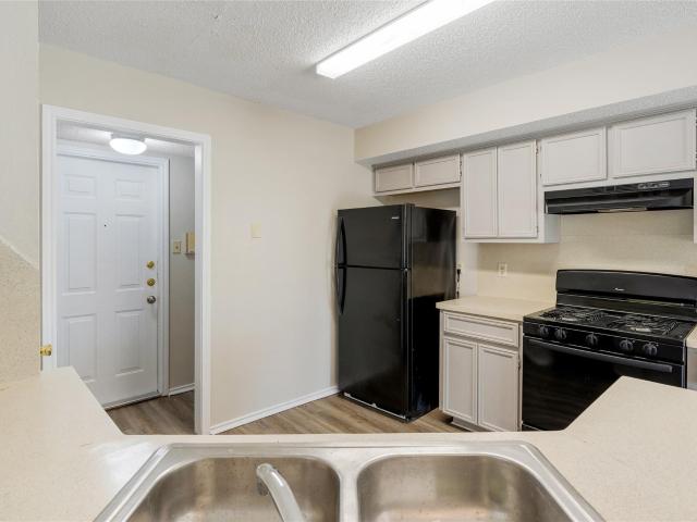 1717 Parkfield Cv