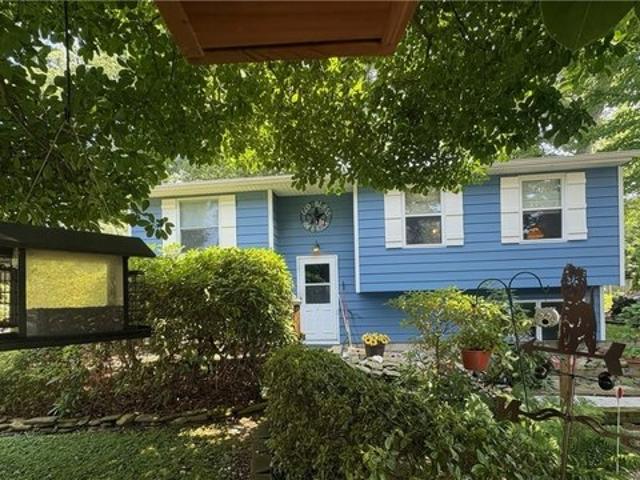 1717 Stirling Rd, Madison, OH 44057