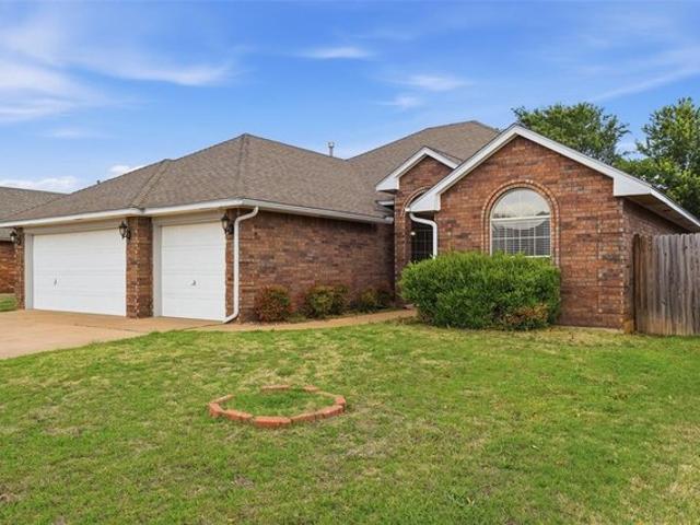 1717 SW 33rd St, Moore, OK 73160