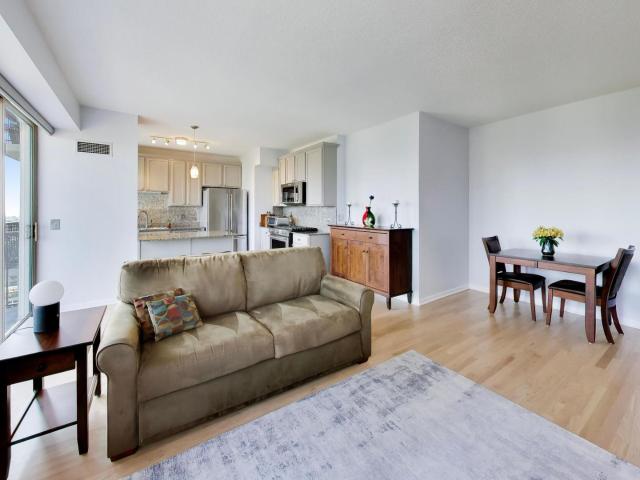 1717 S PRAIRIE Avenue # 1204