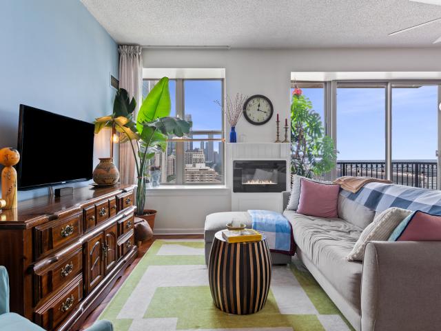 1717 S Prairie Avenue # 2004