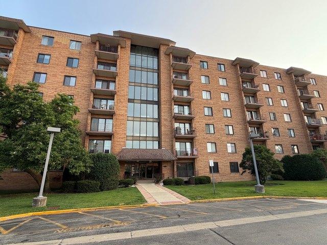 1717 W Crystal Ln Unit 712, Mount Prospect, IL 60056