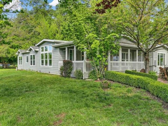 17180 Clover Rd, Penn Valley, CA 95946