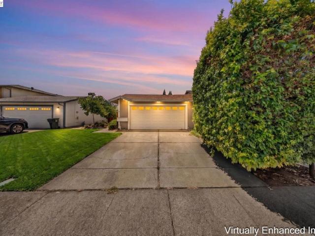 1718 Daniel Ct