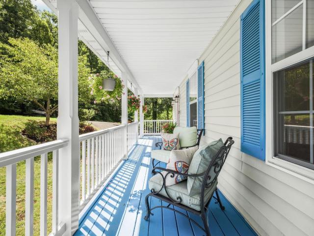 1718 honeysuckle ln