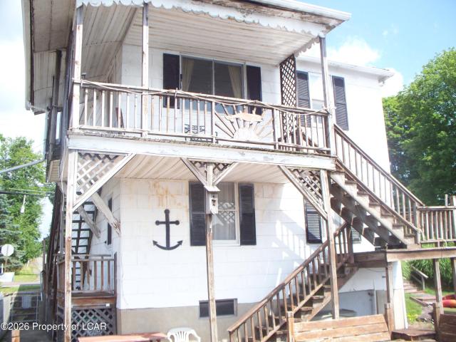 1718 Lakeside Drive