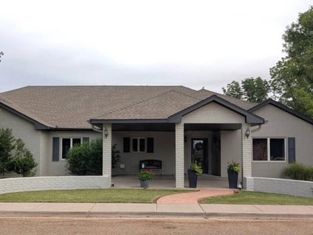 1718 W 9th St, Friona, TX 79035