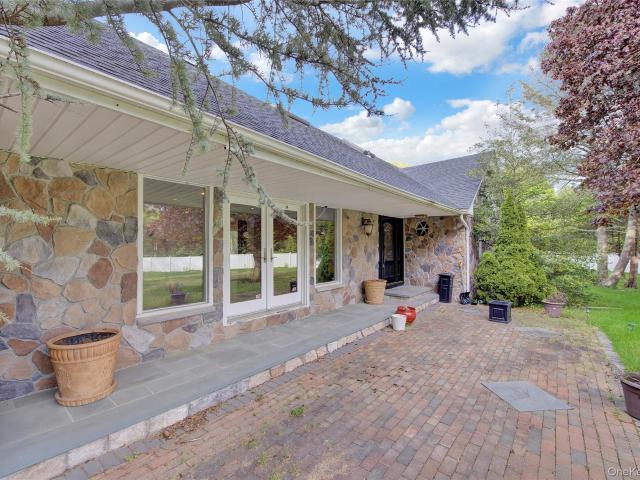 1719 Cedar Swamp Road