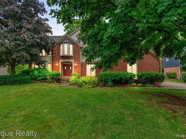 1719 Hickory Bark Ln, Bloomfield Hills, MI 48304