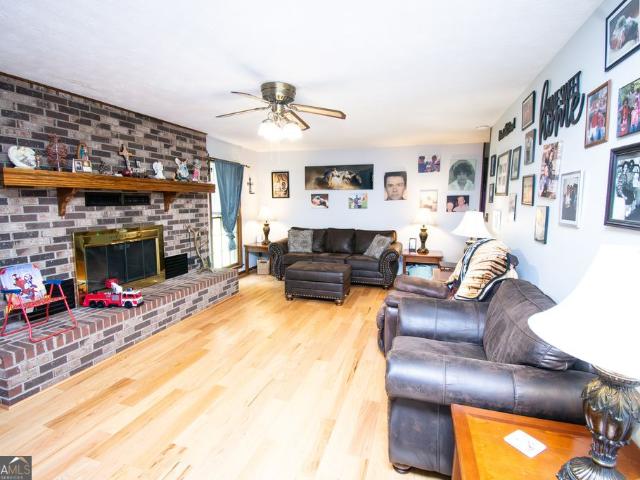 1719 Highway 81 W