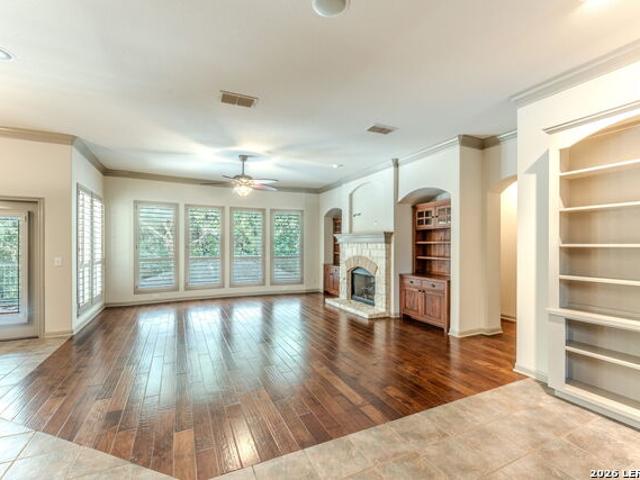 1719 Sandringham