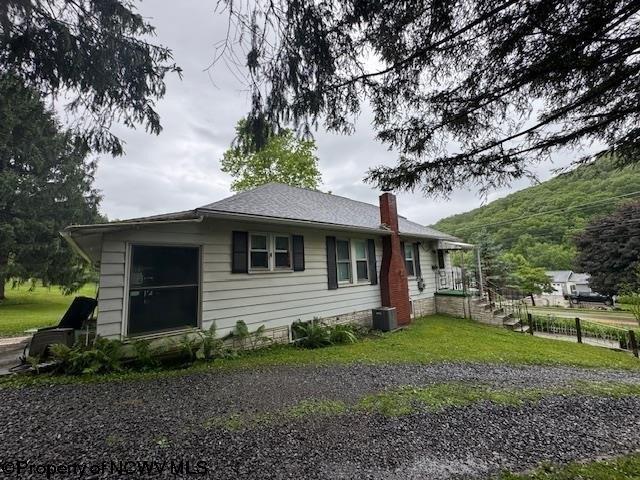 1719 Tyrone Rd, Morgantown, WV 26508