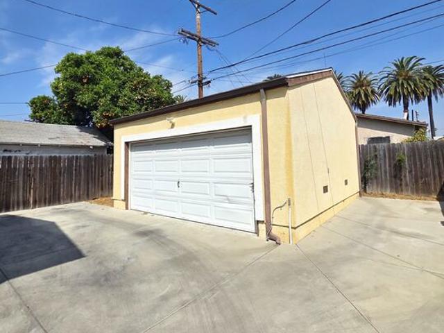 1719 W 39th Place