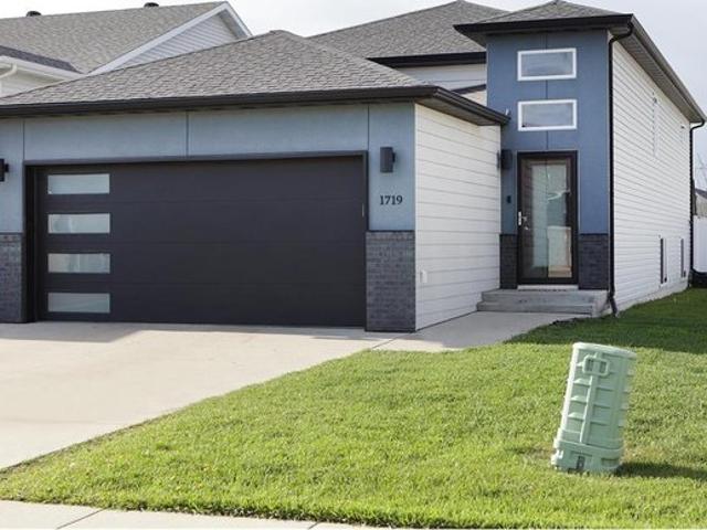 1719 67th Ave S, Fargo, ND 58104