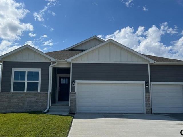 17101 Cook St, Bennington, NE 68007