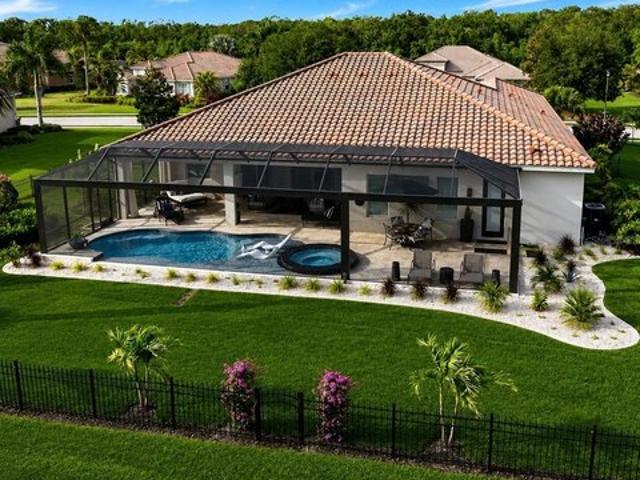 17108 1st Dr E, Bradenton, FL 34212