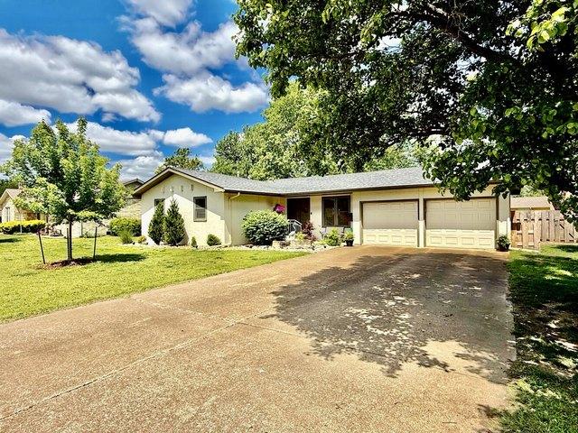 1710 Arolyn Dr, Chanute, KS 66720