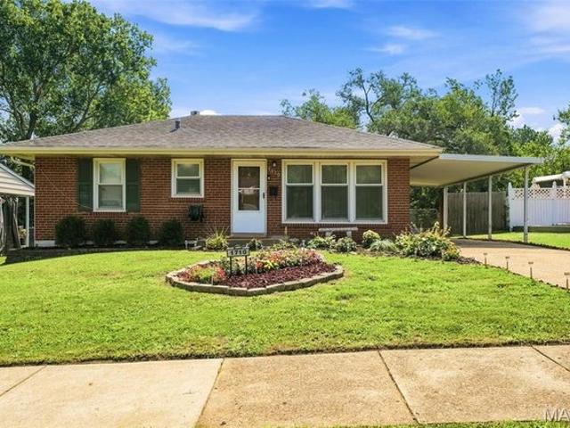 1710 Clover Ln, Florissant, MO 63031