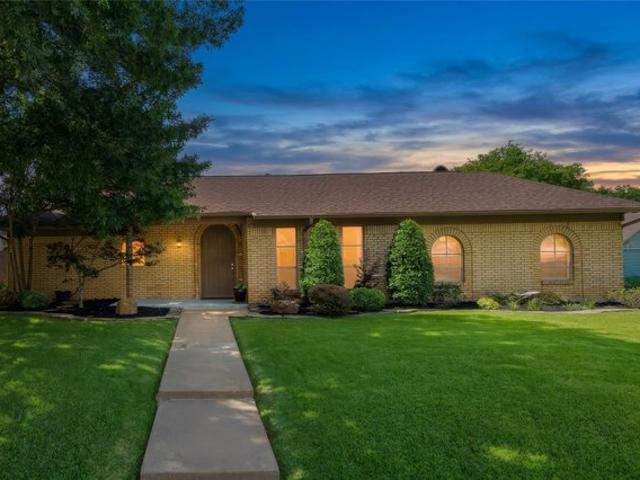1710 Park Hill Dr, Arlington, TX 76012