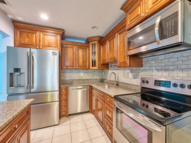 1710 SW 22nd St, Boynton Beach, FL 33426 | MLS #R11146