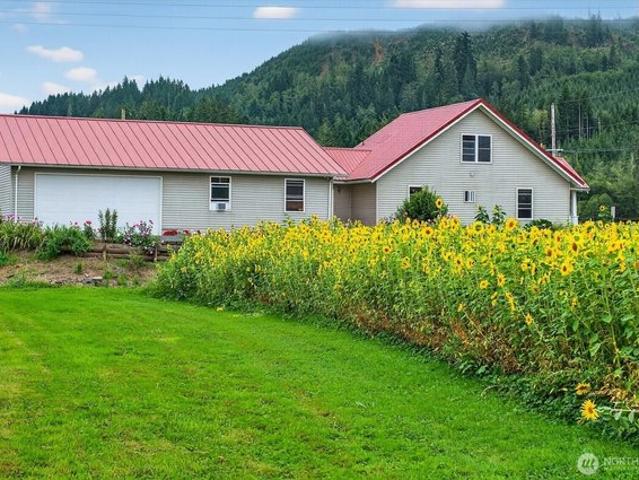 1710 W State Route 4, Skamokawa, WA 98647