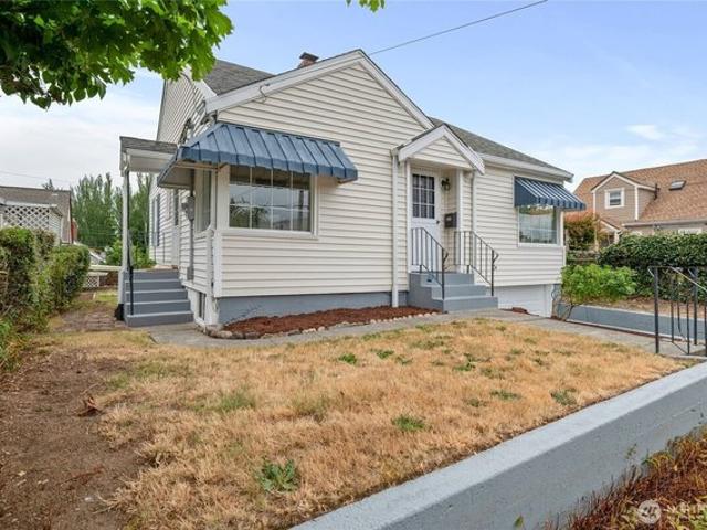 1710 8th St, Bremerton, WA 98337