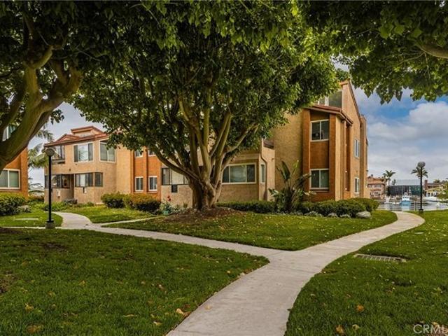 17110 Bluewater Ln, Huntington Beach, CA 92649