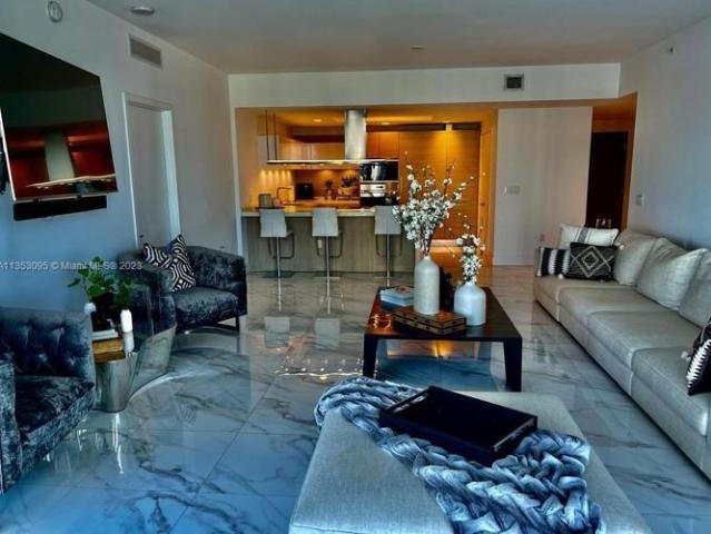 17111 Biscayne Blvd #1105, North Miami Beach, FL 33160