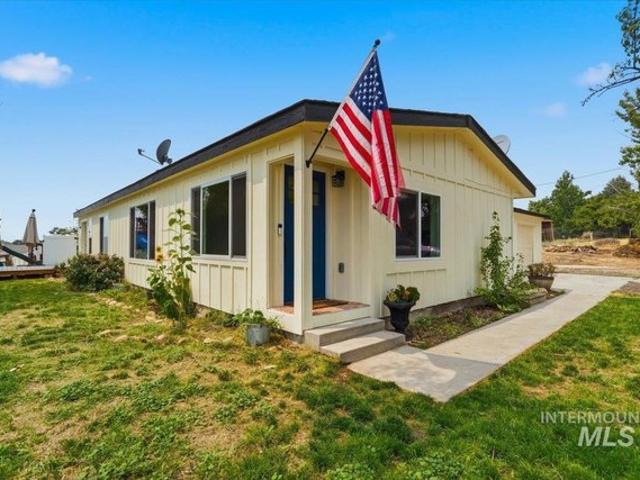 17114 Goodson Rd, Caldwell, ID 83607