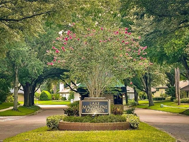 1711 Magdalene Manor Dr, Tampa, FL 33613 | MLS #TB8492