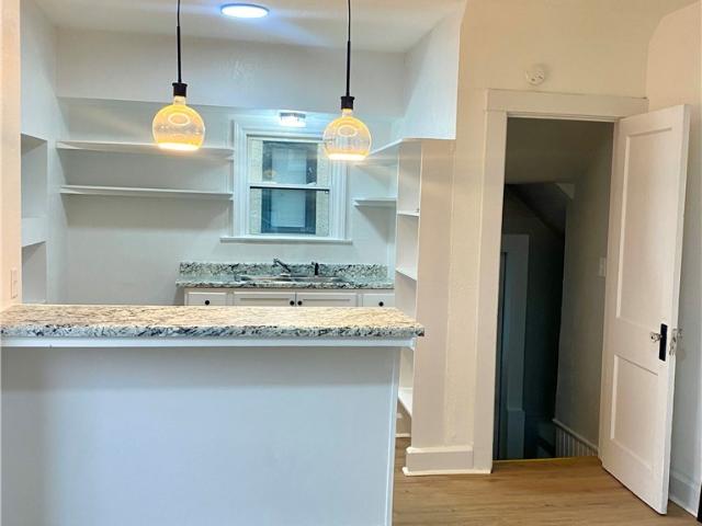 1711 Manhattan