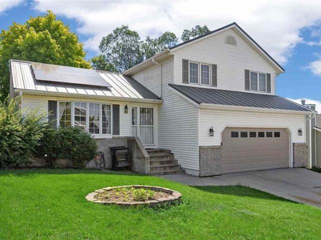 1711 NW Hamer Dr, Cedar Rapids, IA 52405