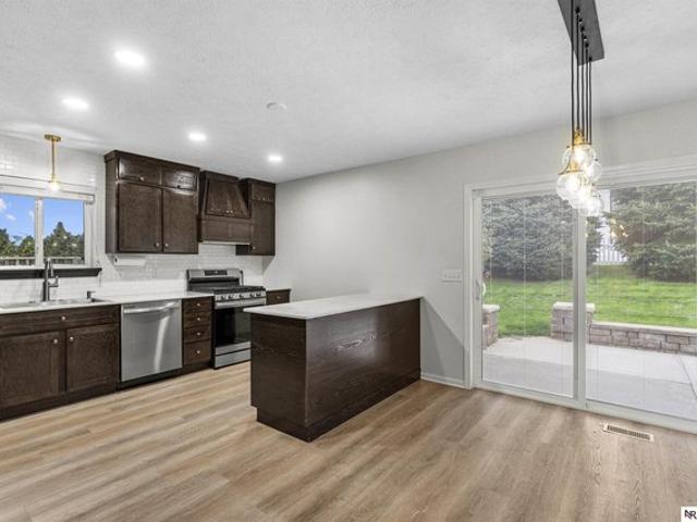 1711 N 206th St, Elkhorn, NE 68022