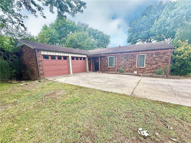 1711 N University Dr, Russellville, AR 72801