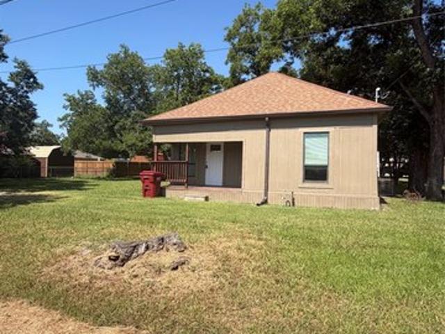 1711 Oriental St, Bonham, TX 75418