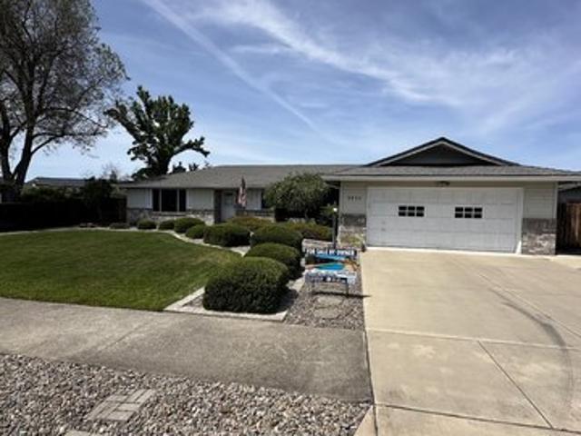 1711 Alcan Dr, Medford, OR 97504