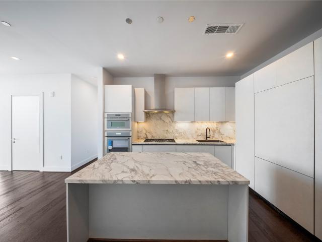 1711 Allen Parkway 1802