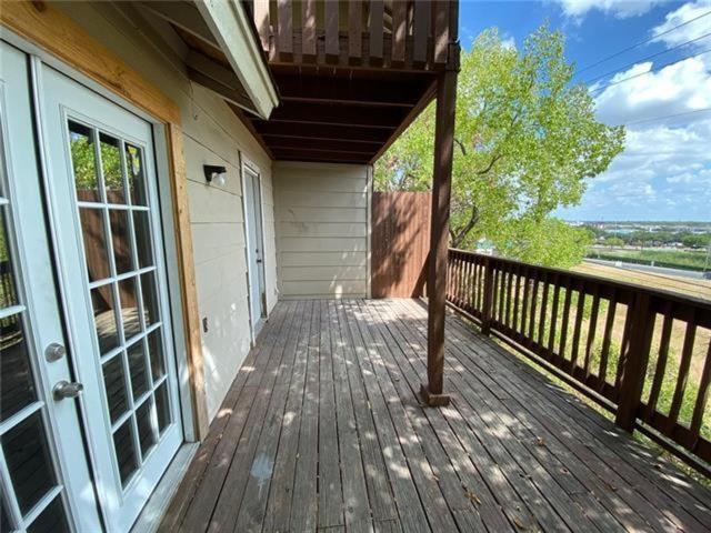 1711 Burton #B Spacious 2 bed in very central location