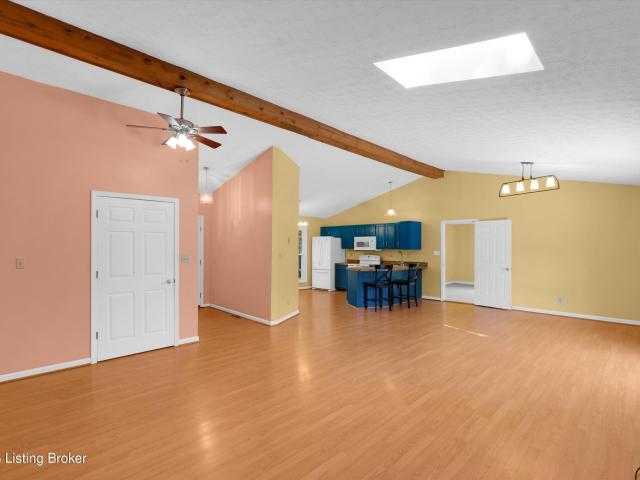 1711 Crestview Dr