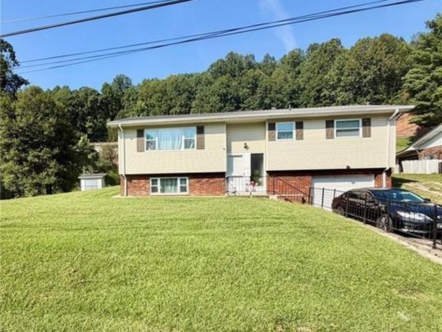 1711 Dogwood Dr, Sissonville, WV 25320