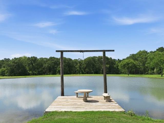 1711 Eagle Nest Acres Dr, Wallis, TX 77485