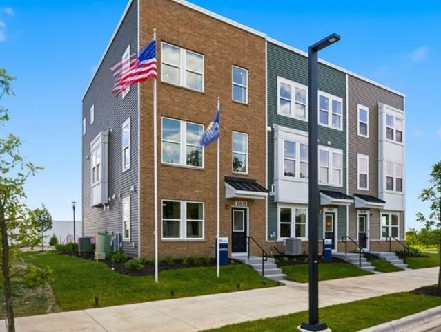 1711 Pratt Ct, Hoffman Estates, IL 60192