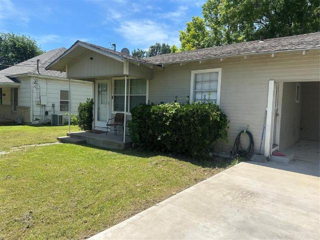 1711 Redwood Drive