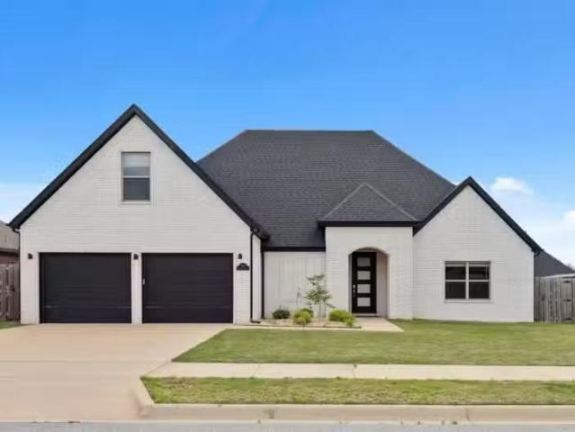 1711 SUNRISE CIR, CENTERTON, AR 72719 Single Family Residence.