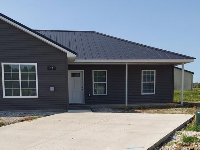 1711 Soaring Ct, Moberly, MO 65270