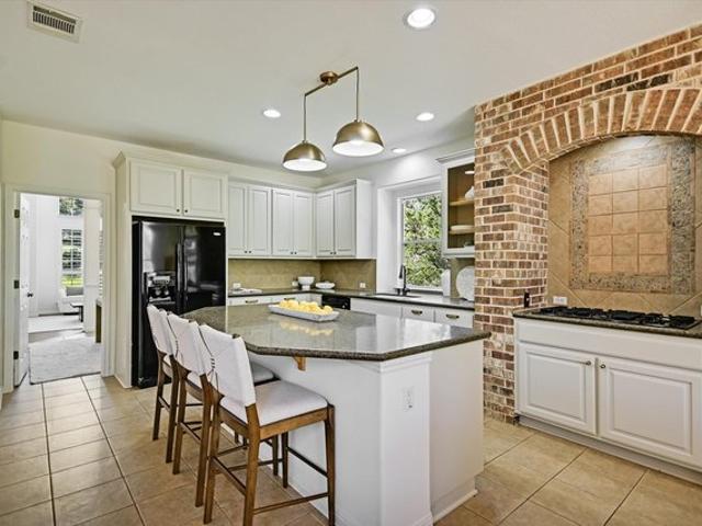 17120 Northlake Hills Dr, Jonestown, TX 78645
